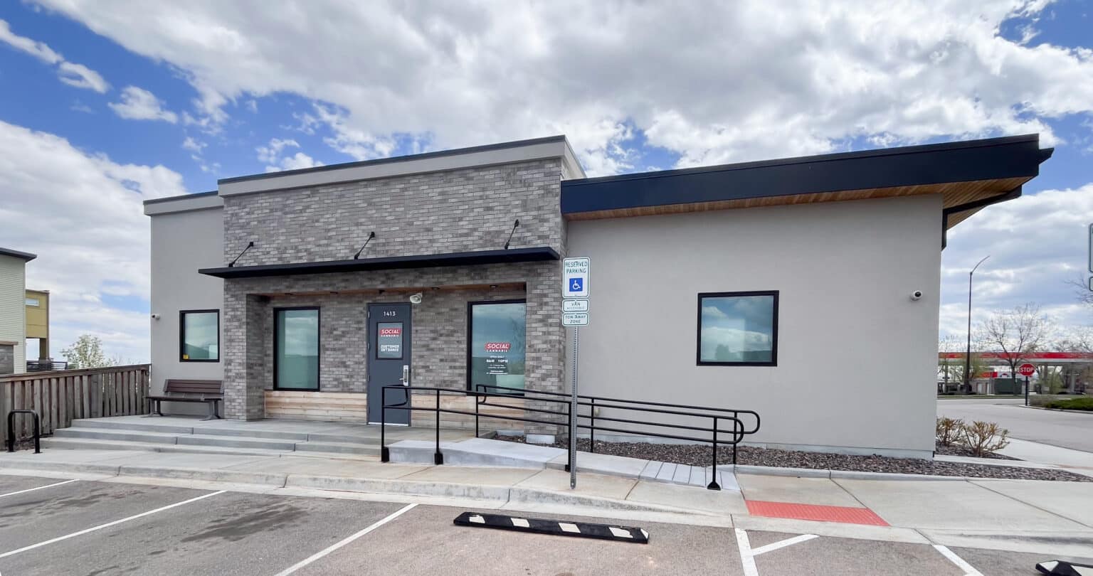 Red Roots Rolling Co. X Mighty Melts – Hash Hole Infused Preroll – Sour ...